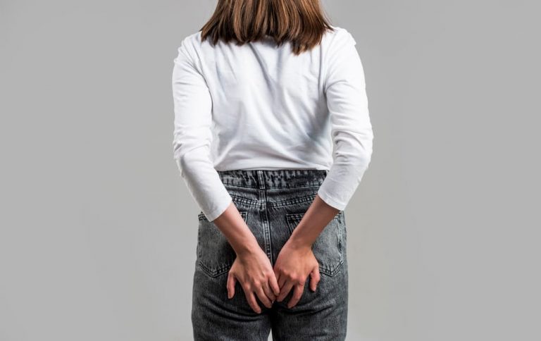 Abszess am Po: Ursachen und Behandlung - Gesundheitsdoc